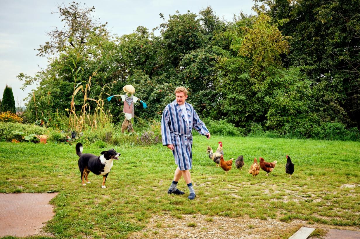 "Guglhupfgeschwader"-Trailer: Eberhofer, ein Hund und die Mafia | film.at