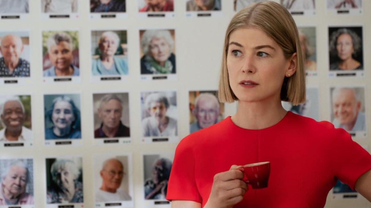 "Rich Flu": Rosamund Pike dreht Pandemie-Thriller
