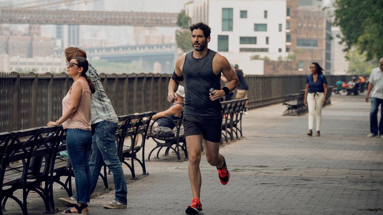 "Players"-Trailer: Gina Rodriguez hat es auf Tom Ellis abgesehen